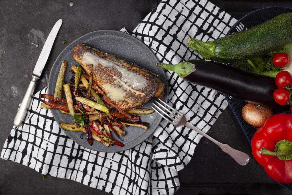 Havabbor med ratatouille inspireret grøntsager og citrondressing - Ketoliv